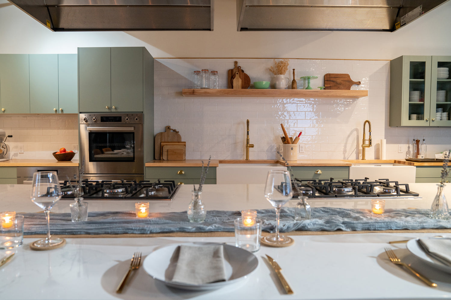 About Us – Table For 12